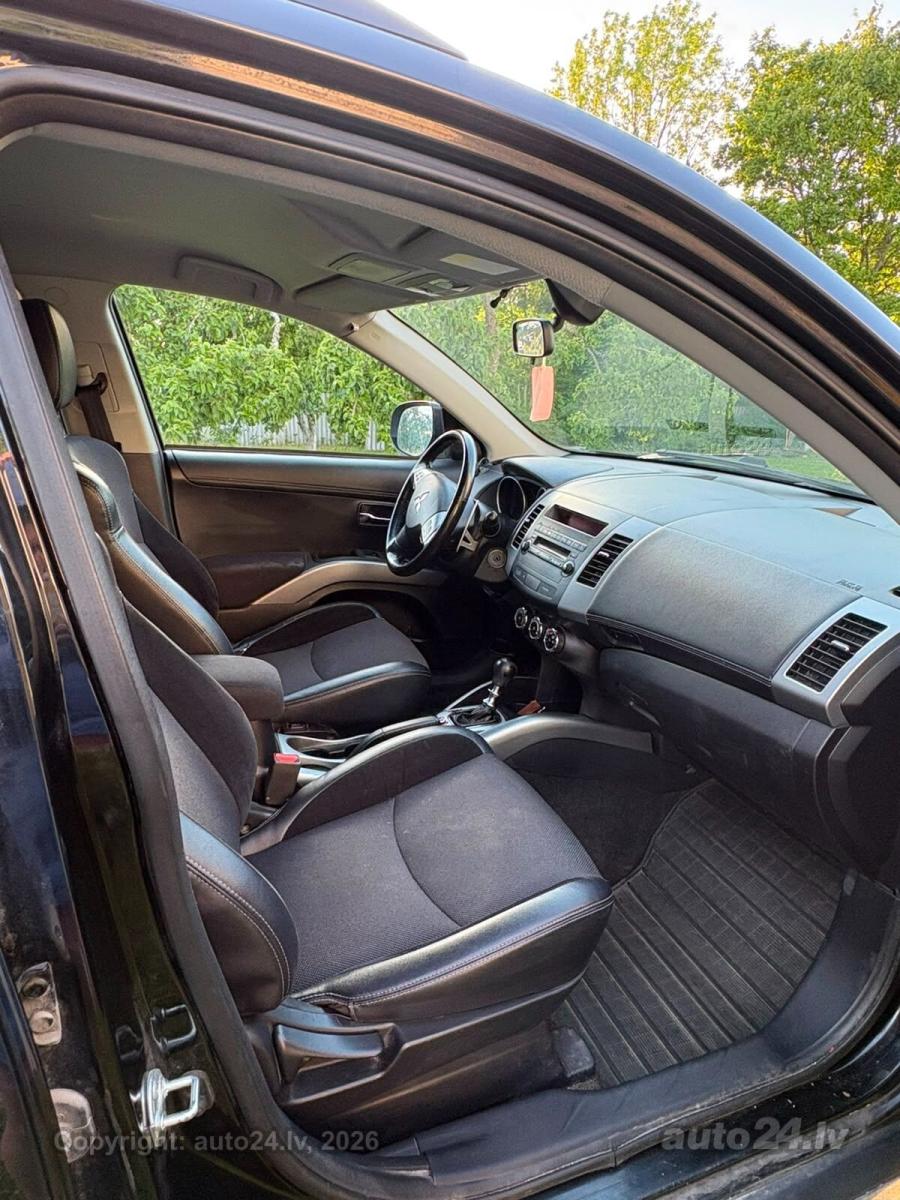 Melns Mitsubishi Outlander 2012 Kuresāre, ar dzinēja tilpumu 2.20 L un nobraukumu 356 tūkst. km par 5650 €, foto 11 vietnē AUTOMOTO.COM.LV