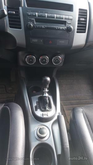 Melns Mitsubishi Outlander 2012 Kuresāre, ar dzinēja tilpumu 2.20 L un nobraukumu 356 tūkst. km par 5650 €, foto 15 vietnē AUTOMOTO.COM.LV