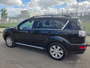 Black Mitsubishi Outlander 2012 in Tallinn, with an engine capacity of 2.40 L and mileage of 208 thousand km for 6900 €, photo  on AUTOMOTO.COM.LV