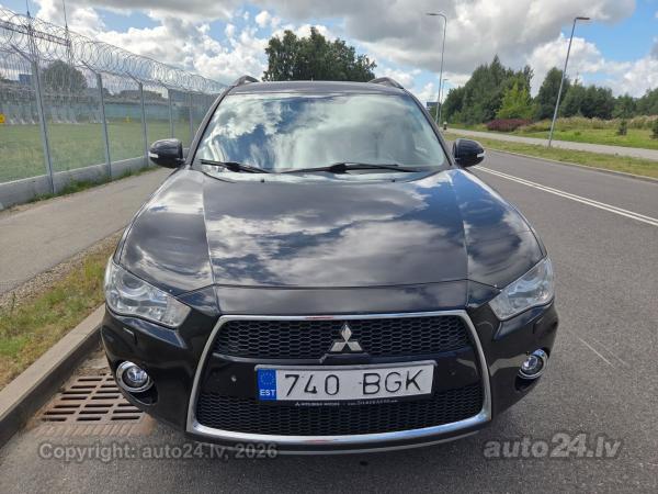 Black Mitsubishi Outlander 2012 in Tallinn, with an engine capacity of 2.40 L and mileage of 208 thousand km for 6900 €, photo 2 on AUTOMOTO.COM.LV