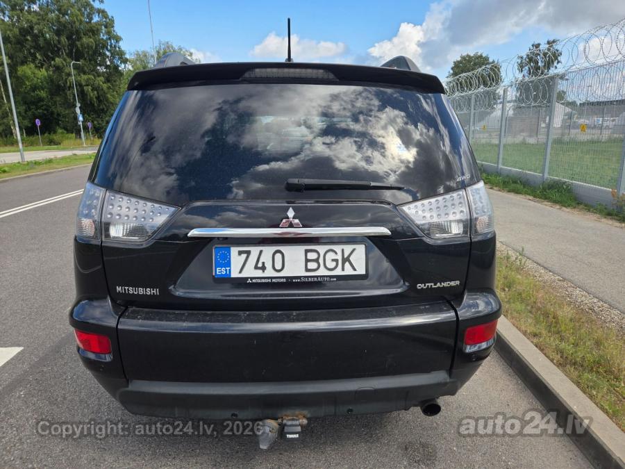 Black Mitsubishi Outlander 2012 in Tallinn, with an engine capacity of 2.40 L and mileage of 208 thousand km for 6900 €, photo 4 on AUTOMOTO.COM.LV