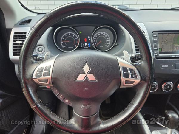 Black Mitsubishi Outlander 2012 in Tallinn, with an engine capacity of 2.40 L and mileage of 208 thousand km for 6900 €, photo 6 on AUTOMOTO.COM.LV