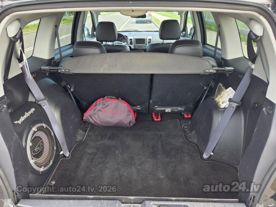 Black Mitsubishi Outlander 2012 in Tallinn, with an engine capacity of 2.40 L and mileage of 208 thousand km for 6900 €, photo 16 on AUTOMOTO.COM.LV