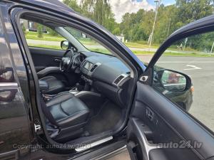 Black Mitsubishi Outlander 2012 in Tallinn, with an engine capacity of 2.40 L and mileage of 208 thousand km for 6900 €, photo 18 on AUTOMOTO.COM.LV