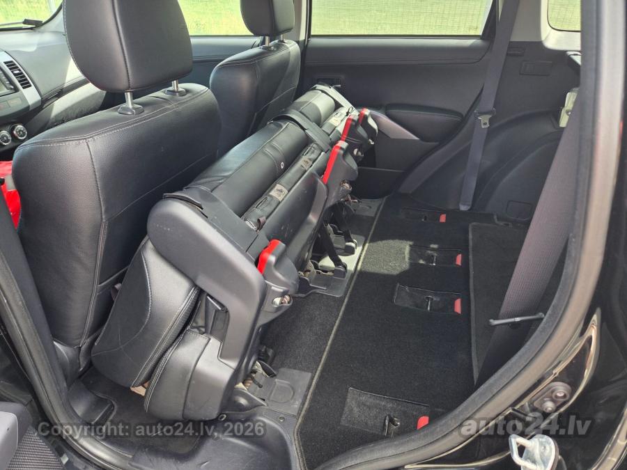 Black Mitsubishi Outlander 2012 in Tallinn, with an engine capacity of 2.40 L and mileage of 208 thousand km for 6900 €, photo 19 on AUTOMOTO.COM.LV
