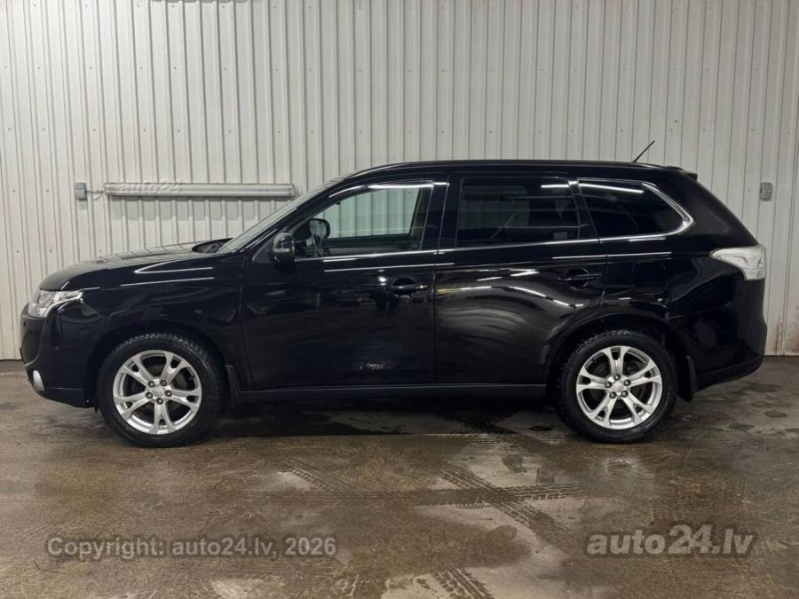 Black Mitsubishi Outlander 2014 in Tallinn, with an engine capacity of 2.00 L and mileage of 96 thousand km for 11500 €, photo 12 on AUTOMOTO.COM.LV