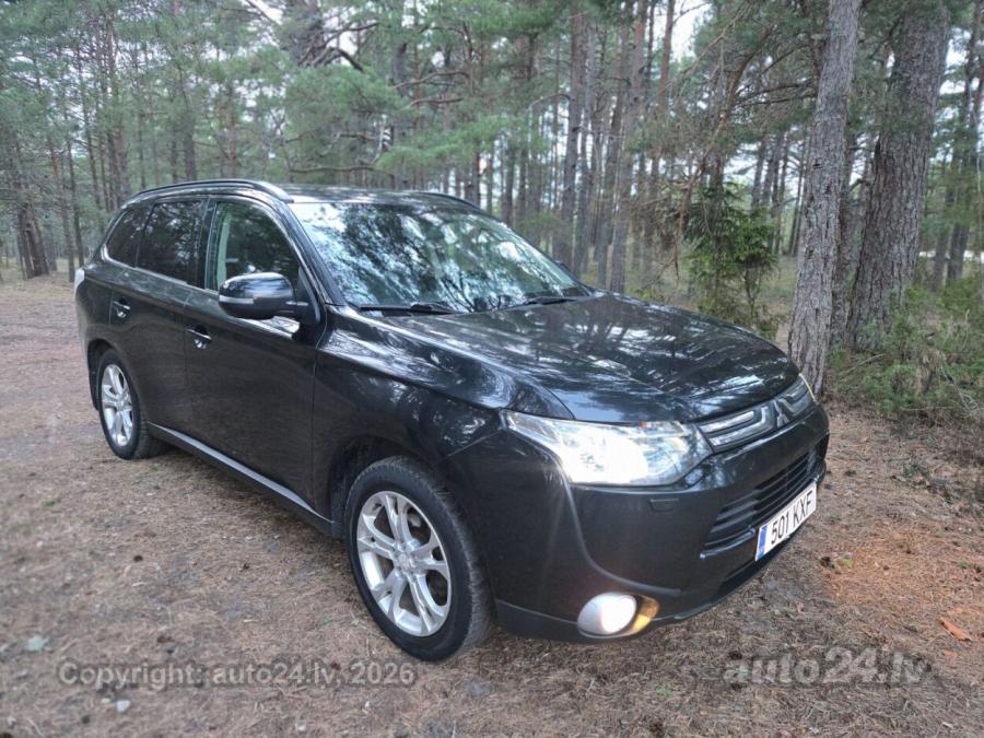 Black Mitsubishi Outlander 2014 in Tallinn, with an engine capacity of 2.00 L and mileage of 292 thousand km for 7444 €, photo 1 on AUTOMOTO.COM.LV