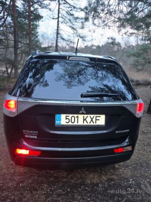 Black Mitsubishi Outlander 2014 in Tallinn, with an engine capacity of 2.00 L and mileage of 292 thousand km for 7444 €, photo 7 on AUTOMOTO.COM.LV