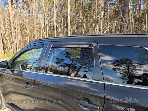 Melns Mitsubishi Outlander 2014 Tallina, ar dzinēja tilpumu 2.00 L un nobraukumu 295 tūkst. km par 7444 €, foto 7 vietnē AUTOMOTO.COM.LV