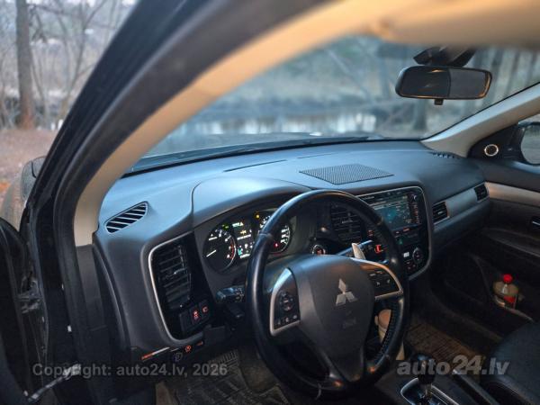 Melns Mitsubishi Outlander 2014 Tallina, ar dzinēja tilpumu 2.00 L un nobraukumu 295 tūkst. km par 7444 €, foto 10 vietnē AUTOMOTO.COM.LV