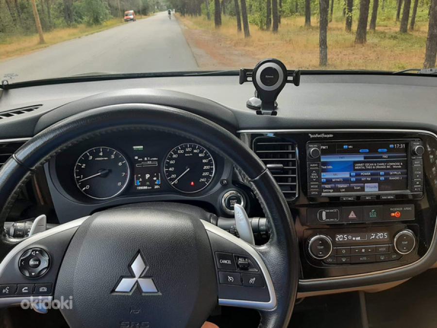 Black Mitsubishi Outlander 2014 in Tallinn, with an engine capacity of 2.00 L and mileage of 230 thousand km for 6500 €, photo 9 on AUTOMOTO.COM.LV
