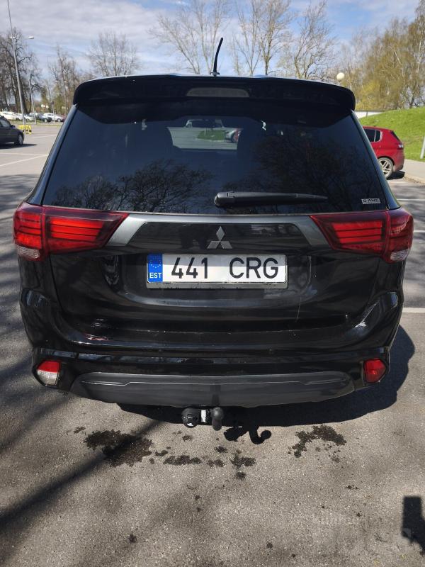 Black Mitsubishi Outlander 2015 in Johvi, with an engine capacity of 0.00 L and mileage of 56 thousand km for 9990 €, photo 2 on AUTOMOTO.COM.LV