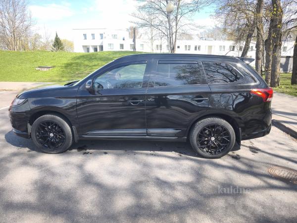 Black Mitsubishi Outlander 2015 in Johvi, with an engine capacity of 0.00 L and mileage of 56 thousand km for 9990 €, photo 3 on AUTOMOTO.COM.LV
