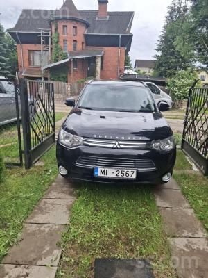 Melns Mitsubishi Outlander 2015 Limbaži, ar dzinēja tilpumu 2.00 L un nobraukumu 142 tūkst. km par 10500 €, foto  vietnē AUTOMOTO.COM.LV
