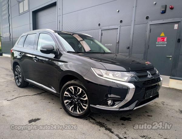 Black Mitsubishi Outlander 2015 in Tallinn, with an engine capacity of 2.00 L and mileage of 269 thousand km for 11300 €, photo 2 on AUTOMOTO.COM.LV