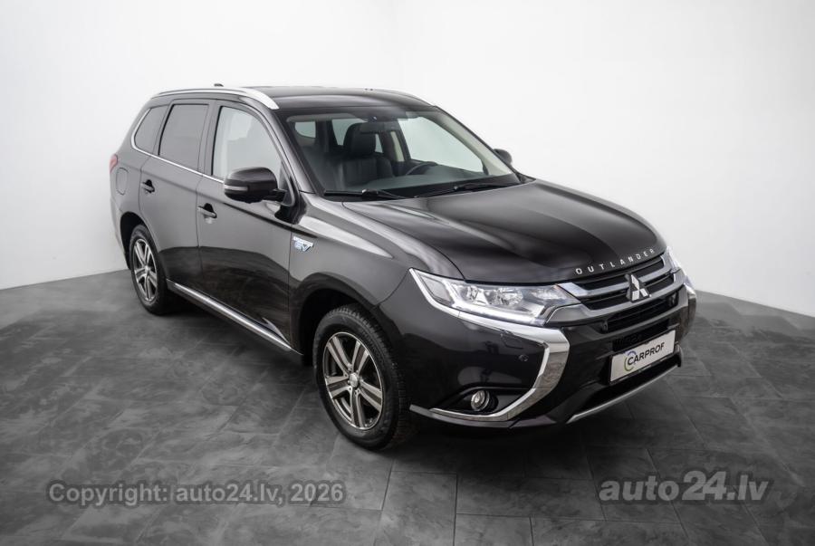 Black Mitsubishi Outlander 2016 in Tallinn, with an engine capacity of 2.00 L and mileage of 198 thousand km for 11999 €, photo 4 on AUTOMOTO.COM.LV