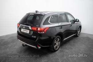 Black Mitsubishi Outlander 2016 in Tallinn, with an engine capacity of 2.00 L and mileage of 198 thousand km for 11999 €, photo 5 on AUTOMOTO.COM.LV