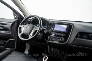 Black Mitsubishi Outlander 2016 in Tallinn, with an engine capacity of 2.00 L and mileage of 198 thousand km for 11999 €, photo 12 on AUTOMOTO.COM.LV