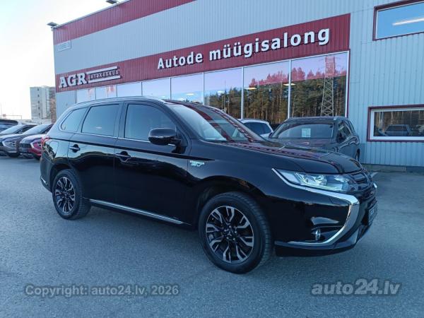 Melns Mitsubishi Outlander 2017 Tallina, ar dzinēja tilpumu 2.00 L un nobraukumu 156 tūkst. km par 16890 €, foto  vietnē AUTOMOTO.COM.LV