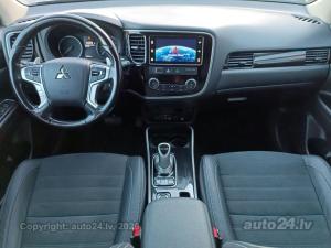 Melns Mitsubishi Outlander 2017 Tallina, ar dzinēja tilpumu 2.00 L un nobraukumu 156 tūkst. km par 16890 €, foto 5 vietnē AUTOMOTO.COM.LV