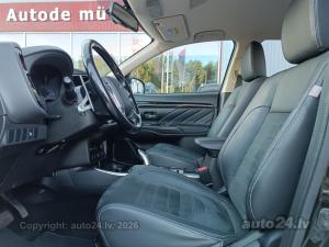 Melns Mitsubishi Outlander 2017 Tallina, ar dzinēja tilpumu 2.00 L un nobraukumu 156 tūkst. km par 16890 €, foto 7 vietnē AUTOMOTO.COM.LV