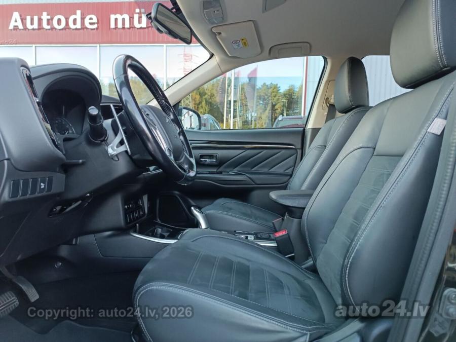 Melns Mitsubishi Outlander 2017 Tallina, ar dzinēja tilpumu 2.00 L un nobraukumu 156 tūkst. km par 16890 €, foto 7 vietnē AUTOMOTO.COM.LV