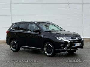 Melns Mitsubishi Outlander 2017 Tallina, ar dzinēja tilpumu 2.00 L un nobraukumu 125 tūkst. km par 13900 €, foto 3 vietnē AUTOMOTO.COM.LV