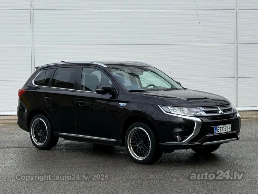 Melns Mitsubishi Outlander 2017 Tallina, ar dzinēja tilpumu 2.00 L un nobraukumu 125 tūkst. km par 13900 €, foto 3 vietnē AUTOMOTO.COM.LV