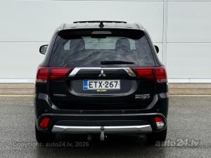 Melns Mitsubishi Outlander 2017 Tallina, ar dzinēja tilpumu 2.00 L un nobraukumu 125 tūkst. km par 13900 €, foto 7 vietnē AUTOMOTO.COM.LV