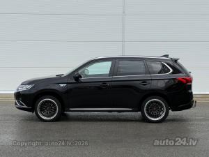 Melns Mitsubishi Outlander 2017 Tallina, ar dzinēja tilpumu 2.00 L un nobraukumu 125 tūkst. km par 13900 €, foto 8 vietnē AUTOMOTO.COM.LV