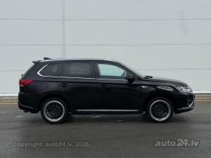 Melns Mitsubishi Outlander 2017 Tallina, ar dzinēja tilpumu 2.00 L un nobraukumu 125 tūkst. km par 13900 €, foto 9 vietnē AUTOMOTO.COM.LV