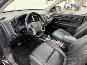 Melns Mitsubishi Outlander 2017 Tallina, ar dzinēja tilpumu 2.00 L un nobraukumu 125 tūkst. km par 13900 €, foto 10 vietnē AUTOMOTO.COM.LV