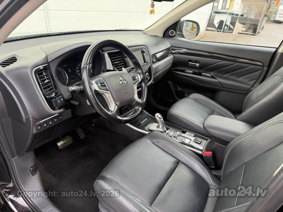 Melns Mitsubishi Outlander 2017 Tallina, ar dzinēja tilpumu 2.00 L un nobraukumu 125 tūkst. km par 13900 €, foto 10 vietnē AUTOMOTO.COM.LV
