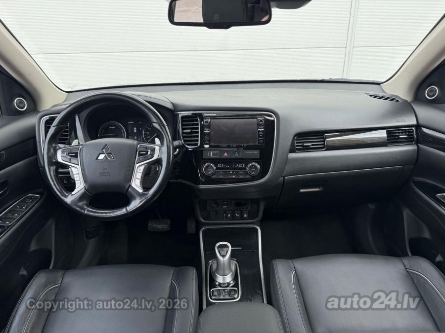 Melns Mitsubishi Outlander 2017 Tallina, ar dzinēja tilpumu 2.00 L un nobraukumu 125 tūkst. km par 13900 €, foto 11 vietnē AUTOMOTO.COM.LV