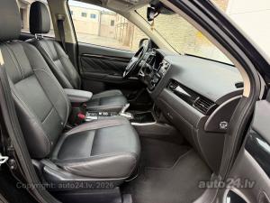 Melns Mitsubishi Outlander 2017 Tallina, ar dzinēja tilpumu 2.00 L un nobraukumu 125 tūkst. km par 13900 €, foto 12 vietnē AUTOMOTO.COM.LV