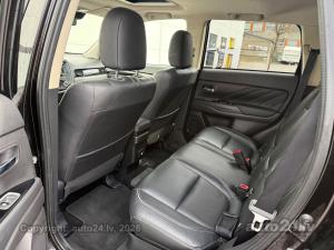 Melns Mitsubishi Outlander 2017 Tallina, ar dzinēja tilpumu 2.00 L un nobraukumu 125 tūkst. km par 13900 €, foto 13 vietnē AUTOMOTO.COM.LV