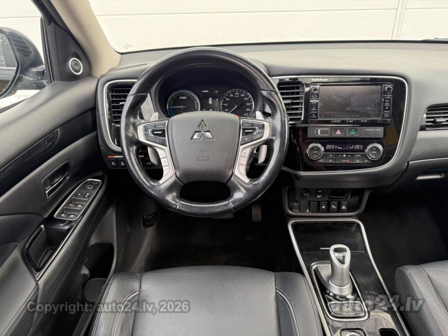 Melns Mitsubishi Outlander 2017 Tallina, ar dzinēja tilpumu 2.00 L un nobraukumu 125 tūkst. km par 13900 €, foto 14 vietnē AUTOMOTO.COM.LV