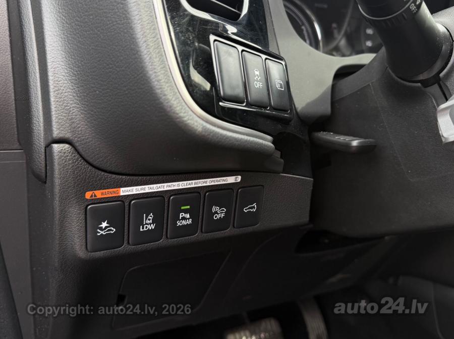 Melns Mitsubishi Outlander 2017 Tallina, ar dzinēja tilpumu 2.00 L un nobraukumu 125 tūkst. km par 13900 €, foto 16 vietnē AUTOMOTO.COM.LV