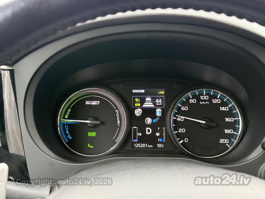 Melns Mitsubishi Outlander 2017 Tallina, ar dzinēja tilpumu 2.00 L un nobraukumu 125 tūkst. km par 13900 €, foto 21 vietnē AUTOMOTO.COM.LV