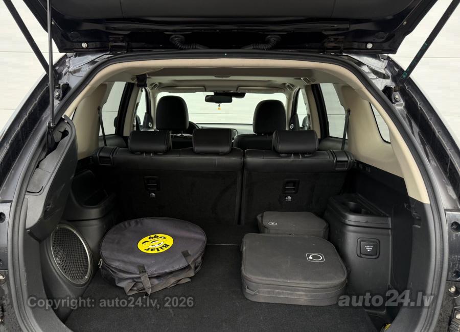 Melns Mitsubishi Outlander 2017 Tallina, ar dzinēja tilpumu 2.00 L un nobraukumu 125 tūkst. km par 13900 €, foto 23 vietnē AUTOMOTO.COM.LV