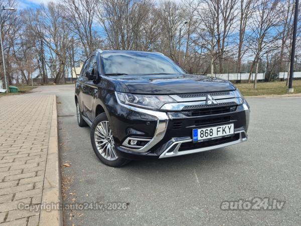 Black Mitsubishi Outlander 2021 in Tallinn, with an engine capacity of 2.40 L and mileage of 91 thousand km for 22900 €, photo 4 on AUTOMOTO.COM.LV