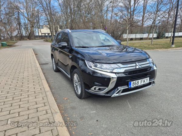 Black Mitsubishi Outlander 2021 in Tallinn, with an engine capacity of 2.40 L and mileage of 91 thousand km for 22900 €, photo 5 on AUTOMOTO.COM.LV