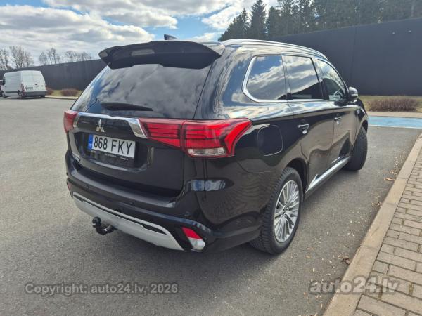Black Mitsubishi Outlander 2021 in Tallinn, with an engine capacity of 2.40 L and mileage of 91 thousand km for 22900 €, photo 7 on AUTOMOTO.COM.LV