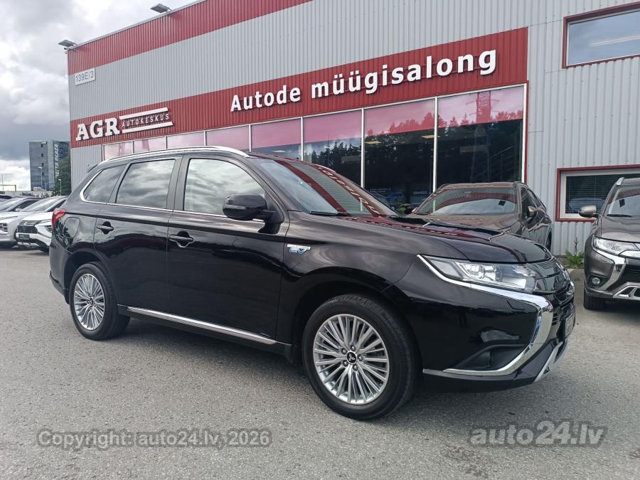 Melns Mitsubishi Outlander 2021 Tallina, ar dzinēja tilpumu 2.40 L un nobraukumu 69 tūkst. km par 23890 €, foto 1 vietnē AUTOMOTO.COM.LV