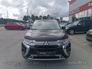Melns Mitsubishi Outlander 2021 Tallina, ar dzinēja tilpumu 2.40 L un nobraukumu 69 tūkst. km par 23890 €, foto 4 vietnē AUTOMOTO.COM.LV