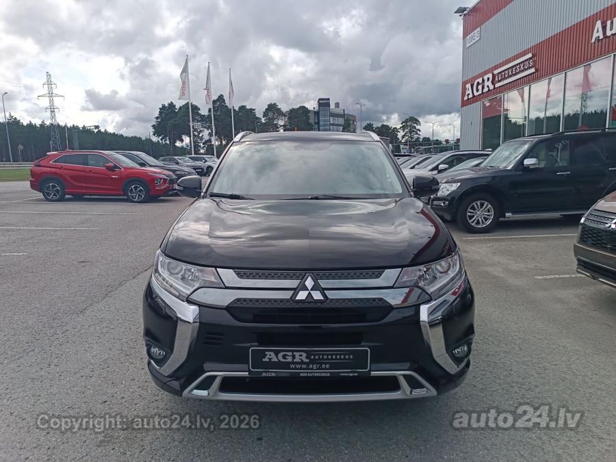 Melns Mitsubishi Outlander 2021 Tallina, ar dzinēja tilpumu 2.40 L un nobraukumu 69 tūkst. km par 23890 €, foto 4 vietnē AUTOMOTO.COM.LV