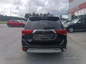 Melns Mitsubishi Outlander 2021 Tallina, ar dzinēja tilpumu 2.40 L un nobraukumu 69 tūkst. km par 23890 €, foto 5 vietnē AUTOMOTO.COM.LV