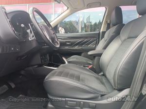 Melns Mitsubishi Outlander 2021 Tallina, ar dzinēja tilpumu 2.40 L un nobraukumu 69 tūkst. km par 23890 €, foto 8 vietnē AUTOMOTO.COM.LV