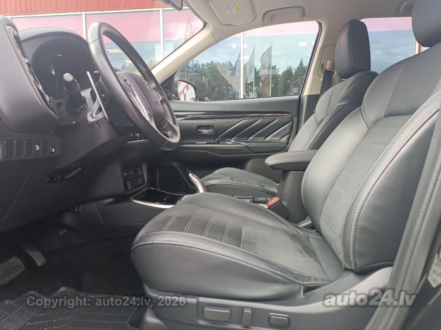 Melns Mitsubishi Outlander 2021 Tallina, ar dzinēja tilpumu 2.40 L un nobraukumu 69 tūkst. km par 23890 €, foto 8 vietnē AUTOMOTO.COM.LV