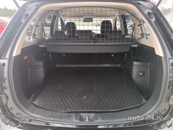 Melns Mitsubishi Outlander 2021 Tallina, ar dzinēja tilpumu 2.40 L un nobraukumu 69 tūkst. km par 23890 €, foto 10 vietnē AUTOMOTO.COM.LV